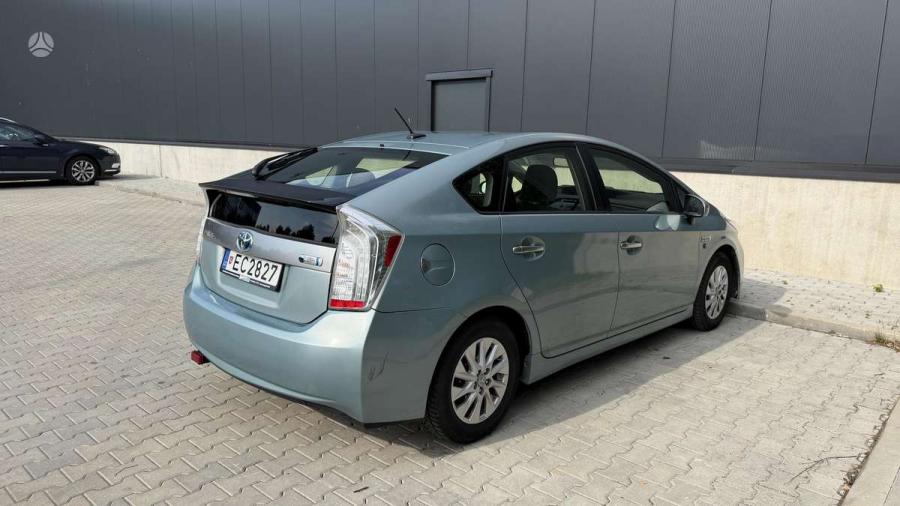 Green Toyota Prius 2014 in Vilnius, with an engine capacity of 1.80 L and mileage of 212 thousand km for 7350 €, photo 9 on AUTOMOTO.COM.LV