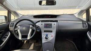 Green Toyota Prius 2014 in Vilnius, with an engine capacity of 1.80 L and mileage of 212 thousand km for 7350 €, photo 12 on AUTOMOTO.COM.LV
