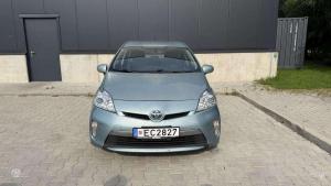 Green Toyota Prius 2014 in Vilnius, with an engine capacity of 1.80 L and mileage of 212 thousand km for 7350 €, photo 3 on AUTOMOTO.COM.LV