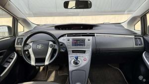 Green Toyota Prius 2014 in Vilnius, with an engine capacity of 1.80 L and mileage of 212 thousand km for 7350 €, photo 11 on AUTOMOTO.COM.LV