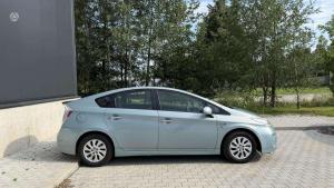 Green Toyota Prius 2014 in Vilnius, with an engine capacity of 1.80 L and mileage of 212 thousand km for 7150 €, photo 6 on AUTOMOTO.COM.LV