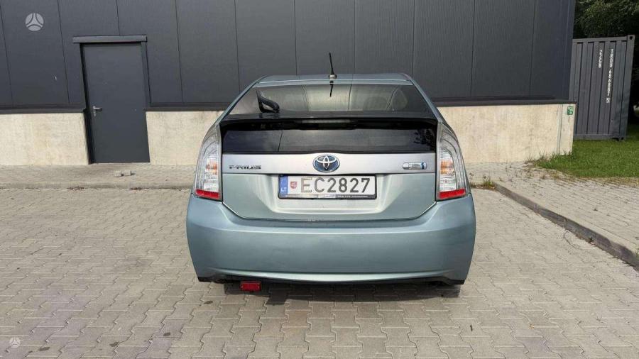 Green Toyota Prius 2014 in Vilnius, with an engine capacity of 1.80 L and mileage of 329 thousand km for 6850 €, photo 8 on AUTOMOTO.COM.LV