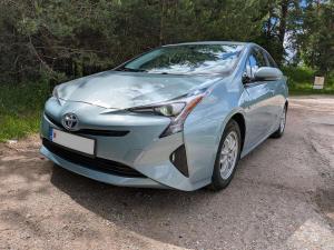 Green Toyota Prius 2017 in Vilnius, with an engine capacity of 1.80 L and mileage of 133 thousand km for 12490 €, photo 3 on AUTOMOTO.COM.LV