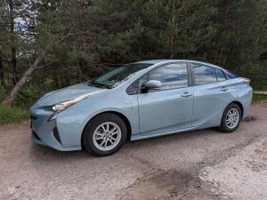 Green Toyota Prius 2017 in Vilnius, with an engine capacity of 1.80 L and mileage of 133 thousand km for 12490 €, photo 5 on AUTOMOTO.COM.LV