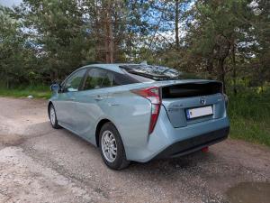 Green Toyota Prius 2017 in Vilnius, with an engine capacity of 1.80 L and mileage of 133 thousand km for 12490 €, photo 6 on AUTOMOTO.COM.LV