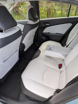 Green Toyota Prius 2017 in Vilnius, with an engine capacity of 1.80 L and mileage of 133 thousand km for 12490 €, photo 9 on AUTOMOTO.COM.LV