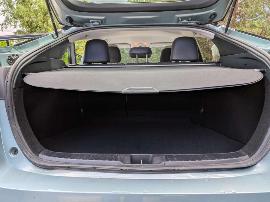Green Toyota Prius 2017 in Vilnius, with an engine capacity of 1.80 L and mileage of 133 thousand km for 12490 €, photo 12 on AUTOMOTO.COM.LV
