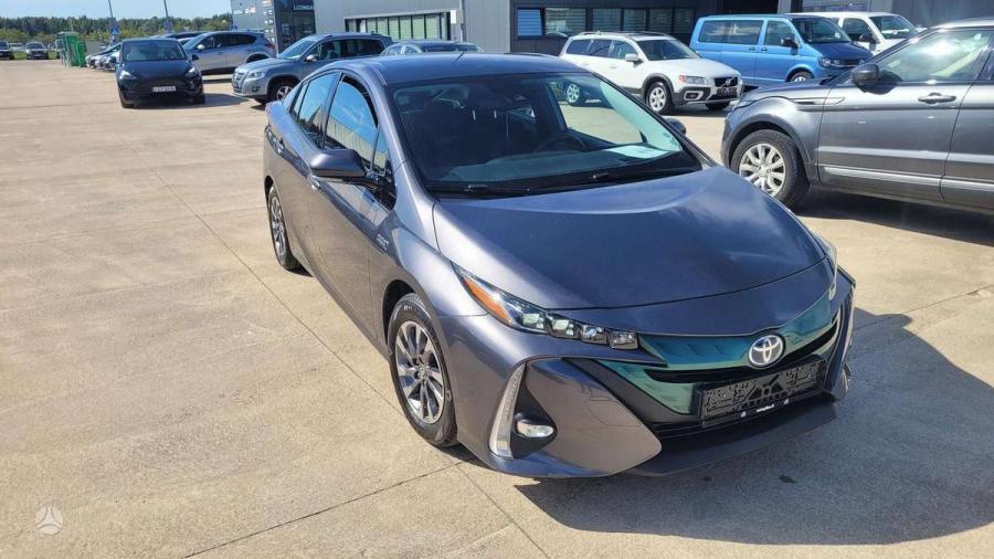 Zaļš Toyota Prius 2018 Marijampole, ar dzinēja tilpumu 1.80 L un nobraukumu 185 tūkst. km par 13800 €, foto 1 vietnē AUTOMOTO.COM.LV