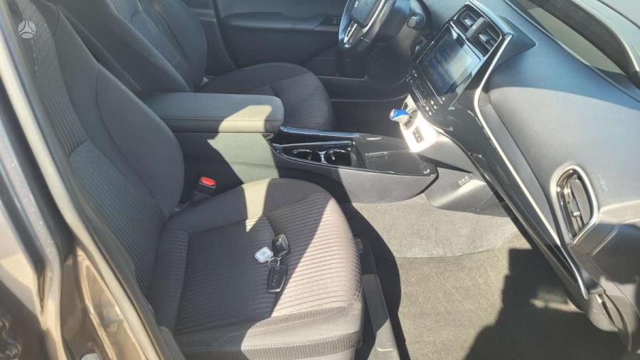 Zaļš Toyota Prius 2018 Marijampole, ar dzinēja tilpumu 1.80 L un nobraukumu 185 tūkst. km par 13800 €, foto 22 vietnē AUTOMOTO.COM.LV