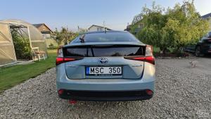 Green Toyota Prius 2019 in Jonava, with an engine capacity of 1.80 L and mileage of 105 thousand km for 13300 €, photo 6 on AUTOMOTO.COM.LV