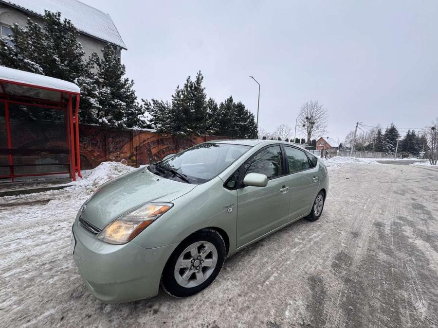Zaļš Toyota Prius 2008 Kauņa, ar dzinēja tilpumu 1.50 L un nobraukumu 270 tūkst. km par 3700 €, foto 1 vietnē AUTOMOTO.COM.LV