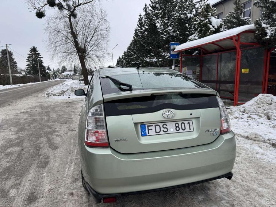 Zaļš Toyota Prius 2008 Kauņa, ar dzinēja tilpumu 1.50 L un nobraukumu 270 tūkst. km par 3700 €, foto 3 vietnē AUTOMOTO.COM.LV