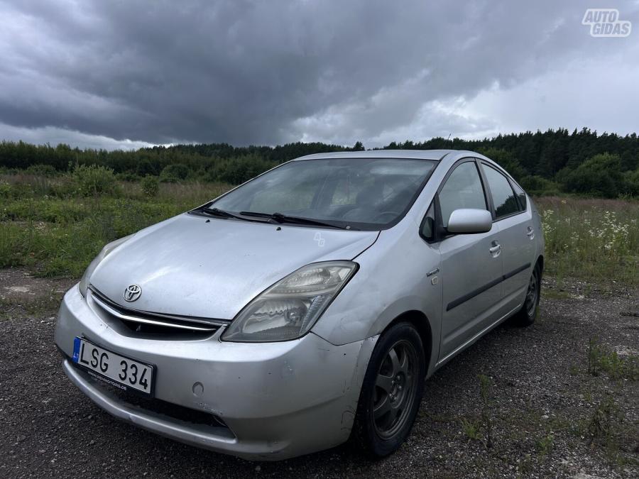 Grey Toyota Prius 2007 in Kaunas, with an engine capacity of 1.50 L and mileage of 300 thousand km for 1700 €, photo 1 on AUTOMOTO.COM.LV