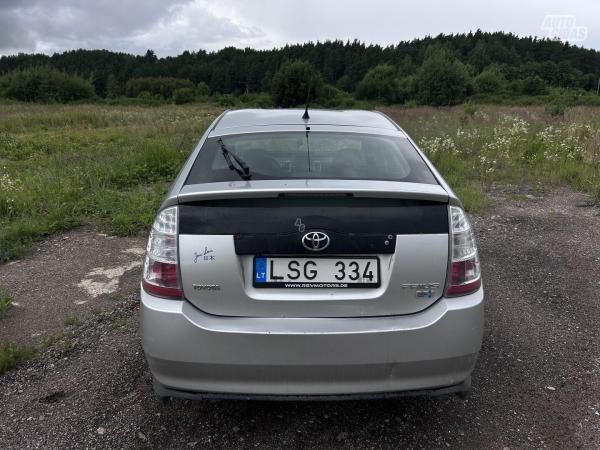 Grey Toyota Prius 2007 in Kaunas, with an engine capacity of 1.50 L and mileage of 300 thousand km for 1700 €, photo 4 on AUTOMOTO.COM.LV