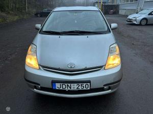 Pelēks Toyota Prius 2004 Viļņa, ar dzinēja tilpumu 1.50 L un nobraukumu 301 tūkst. km par 2500 €, foto  vietnē AUTOMOTO.COM.LV