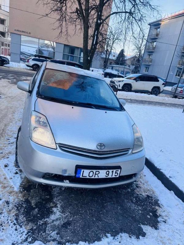 Grey Toyota Prius 2004 in Vilnius, with an engine capacity of 0.00 L and mileage of 297 thousand km for 2800 €, photo 1 on AUTOMOTO.COM.LV
