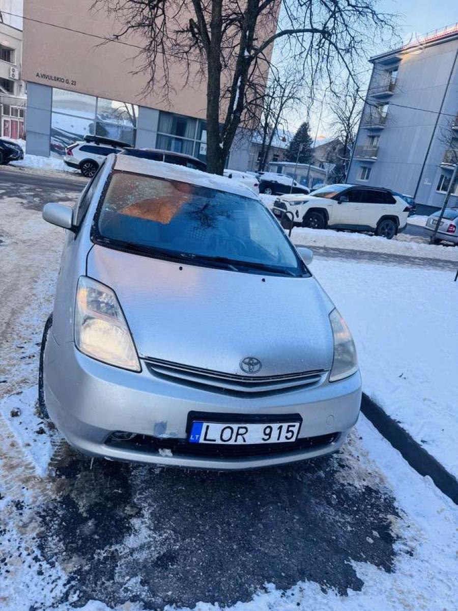 Pelēks Toyota Prius 2004 Viļņa, ar dzinēja tilpumu 0.00 L un nobraukumu 297 tūkst. km par 2800 €, foto 1 vietnē AUTOMOTO.COM.LV