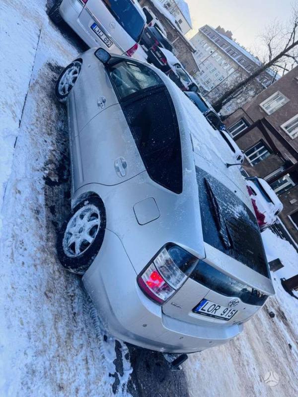 Grey Toyota Prius 2004 in Vilnius, with an engine capacity of 0.00 L and mileage of 297 thousand km for 2800 €, photo 7 on AUTOMOTO.COM.LV