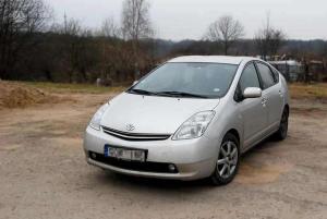 Pelēks Toyota Prius 2004 Viļņa, ar dzinēja tilpumu 0.00 L un nobraukumu 250 tūkst. km par 5100 €, foto  vietnē AUTOMOTO.COM.LV