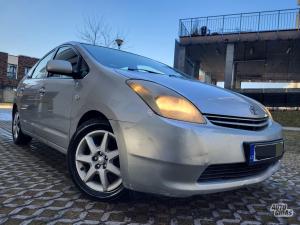 Grey Toyota Prius 2004 in Vilnius, with an engine capacity of 1.50 L and mileage of 300 thousand km for 2450 €, photo 5 on AUTOMOTO.COM.LV