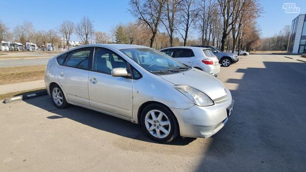 Grey Toyota Prius 2004 in Kaunas, with an engine capacity of 1.50 L and mileage of 1 thousand km for 1450 €, photo 1 on AUTOMOTO.COM.LV