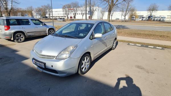 Grey Toyota Prius 2004 in Kaunas, with an engine capacity of 1.50 L and mileage of 1 thousand km for 1450 €, photo 3 on AUTOMOTO.COM.LV