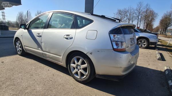 Grey Toyota Prius 2004 in Kaunas, with an engine capacity of 1.50 L and mileage of 1 thousand km for 1450 €, photo 4 on AUTOMOTO.COM.LV