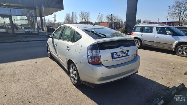 Grey Toyota Prius 2004 in Kaunas, with an engine capacity of 1.50 L and mileage of 1 thousand km for 1450 €, photo 5 on AUTOMOTO.COM.LV