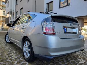 Grey Toyota Prius 2004 in Vilnius, with an engine capacity of 1.50 L and mileage of 320 thousand km for 2250 €, photo  on AUTOMOTO.COM.LV