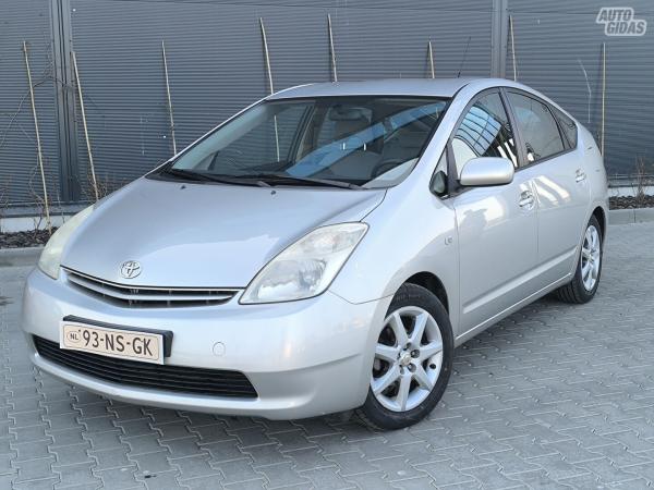 Grey Toyota Prius 2004 in Vilnius, with an engine capacity of 1.50 L and mileage of 288 thousand km for 3450 €, photo 1 on AUTOMOTO.COM.LV