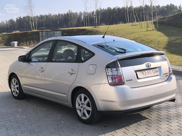 Grey Toyota Prius 2004 in Vilnius, with an engine capacity of 1.50 L and mileage of 288 thousand km for 3450 €, photo 3 on AUTOMOTO.COM.LV