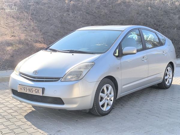 Grey Toyota Prius 2004 in Vilnius, with an engine capacity of 1.50 L and mileage of 288 thousand km for 3450 €, photo 5 on AUTOMOTO.COM.LV