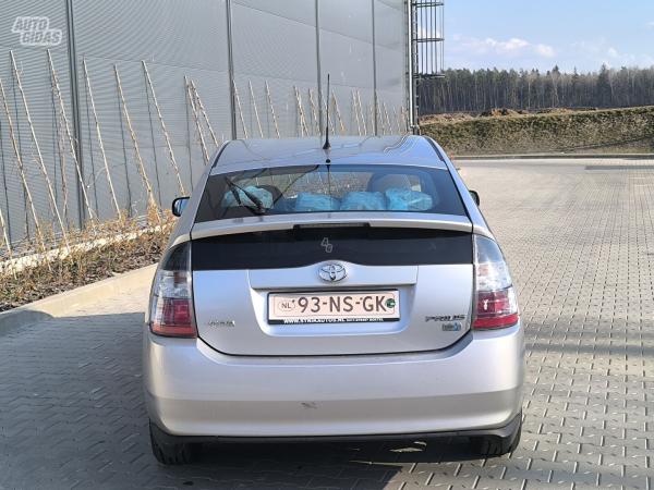 Grey Toyota Prius 2004 in Vilnius, with an engine capacity of 1.50 L and mileage of 288 thousand km for 3450 €, photo 6 on AUTOMOTO.COM.LV