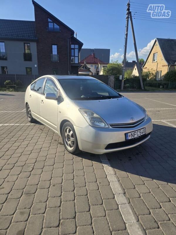 Grey Toyota Prius 2004 in Panevezys, with an engine capacity of 1.50 L and mileage of 400 thousand km for 2200 €, photo 3 on AUTOMOTO.COM.LV
