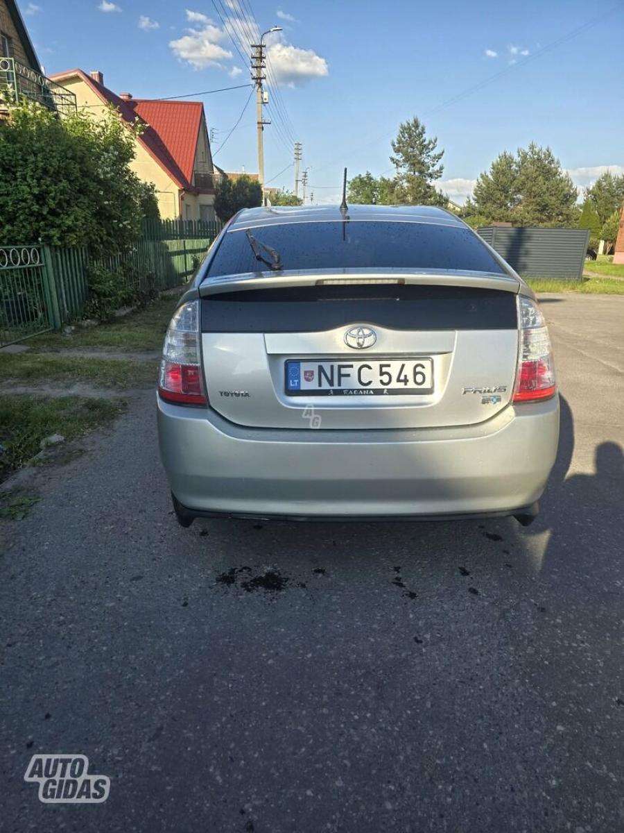 Pelēks Toyota Prius 2004 Panevēža, ar dzinēja tilpumu 1.50 L un nobraukumu 400 tūkst. km par 2200 €, foto 5 vietnē AUTOMOTO.COM.LV