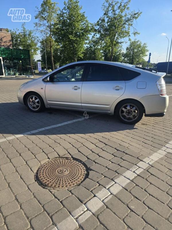 Grey Toyota Prius 2004 in Panevezys, with an engine capacity of 1.50 L and mileage of 400 thousand km for 2200 €, photo 5 on AUTOMOTO.COM.LV