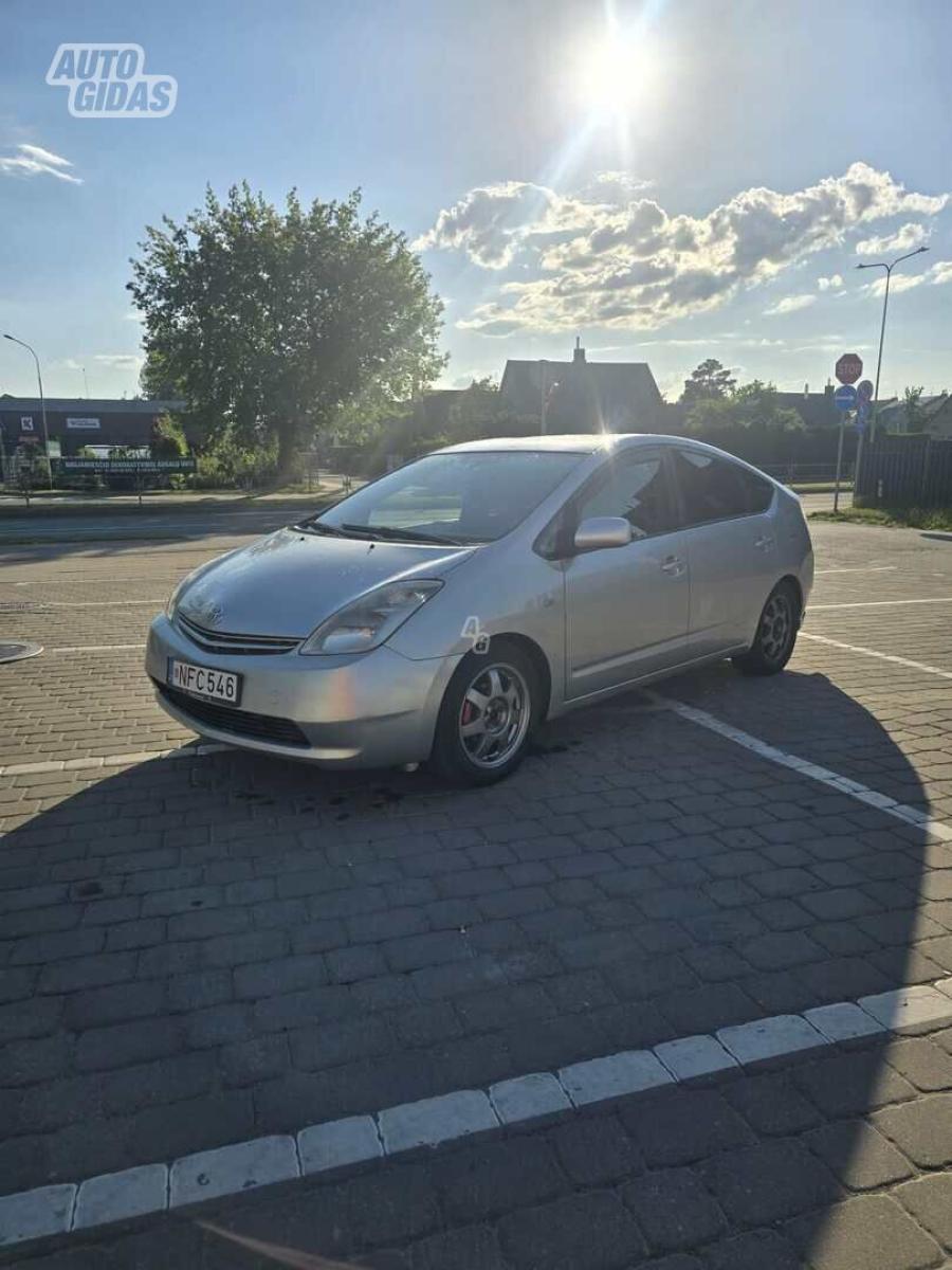 Pelēks Toyota Prius 2004 Panevēža, ar dzinēja tilpumu 1.50 L un nobraukumu 400 tūkst. km par 2200 €, foto 7 vietnē AUTOMOTO.COM.LV