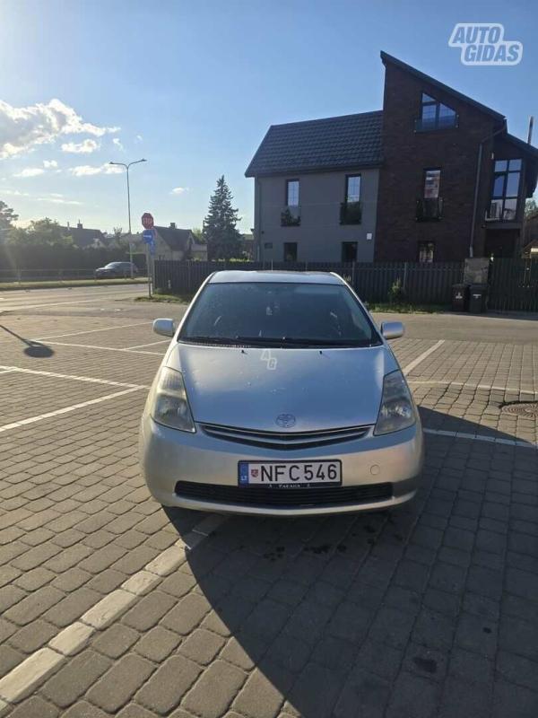 Grey Toyota Prius 2004 in Panevezys, with an engine capacity of 1.50 L and mileage of 400 thousand km for 2200 €, photo 7 on AUTOMOTO.COM.LV