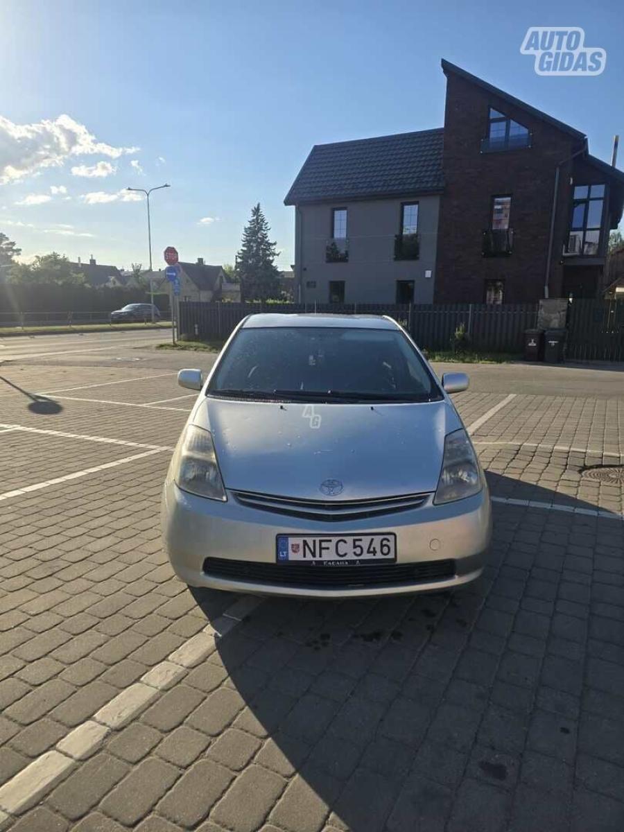 Pelēks Toyota Prius 2004 Panevēža, ar dzinēja tilpumu 1.50 L un nobraukumu 400 tūkst. km par 2200 €, foto 8 vietnē AUTOMOTO.COM.LV