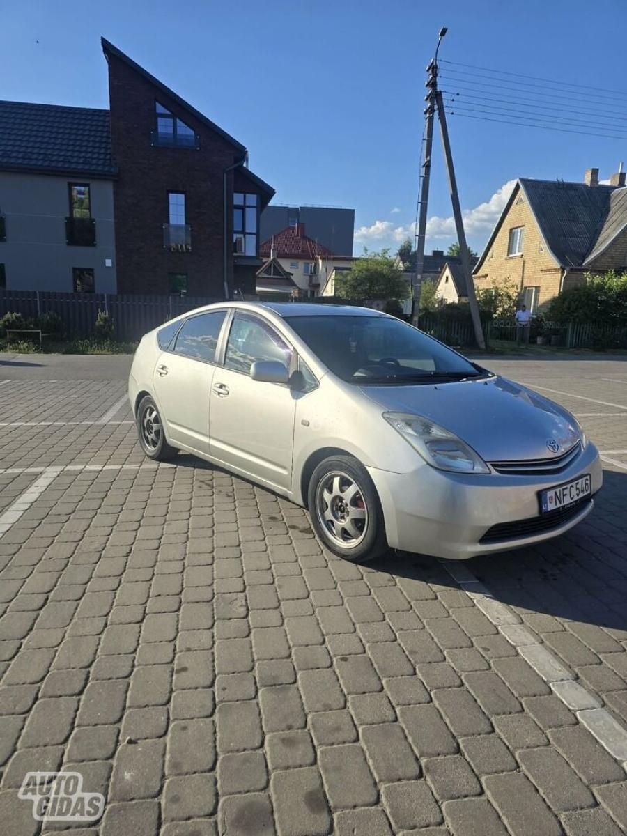 Pelēks Toyota Prius 2004 Panevēža, ar dzinēja tilpumu 1.50 L un nobraukumu 400 tūkst. km par 2200 €, foto 9 vietnē AUTOMOTO.COM.LV
