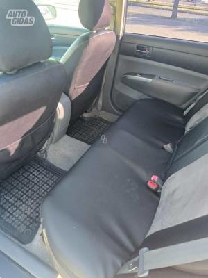 Pelēks Toyota Prius 2004 Panevēža, ar dzinēja tilpumu 1.50 L un nobraukumu 400 tūkst. km par 2200 €, foto 10 vietnē AUTOMOTO.COM.LV