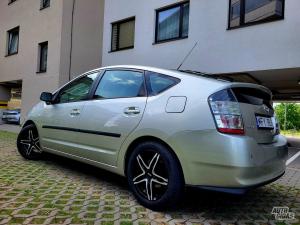 Pelēks Toyota Prius 2004 Viļņa, ar dzinēja tilpumu 1.50 L un nobraukumu 261 tūkst. km par 3350 €, foto 5 vietnē AUTOMOTO.COM.LV