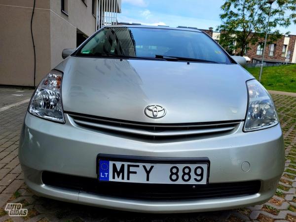 Grey Toyota Prius 2004 in Vilnius, with an engine capacity of 1.50 L and mileage of 261 thousand km for 3350 €, photo 5 on AUTOMOTO.COM.LV