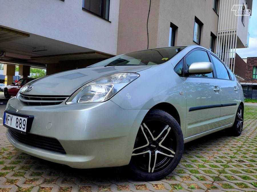 Pelēks Toyota Prius 2004 Viļņa, ar dzinēja tilpumu 1.50 L un nobraukumu 261 tūkst. km par 3350 €, foto 7 vietnē AUTOMOTO.COM.LV
