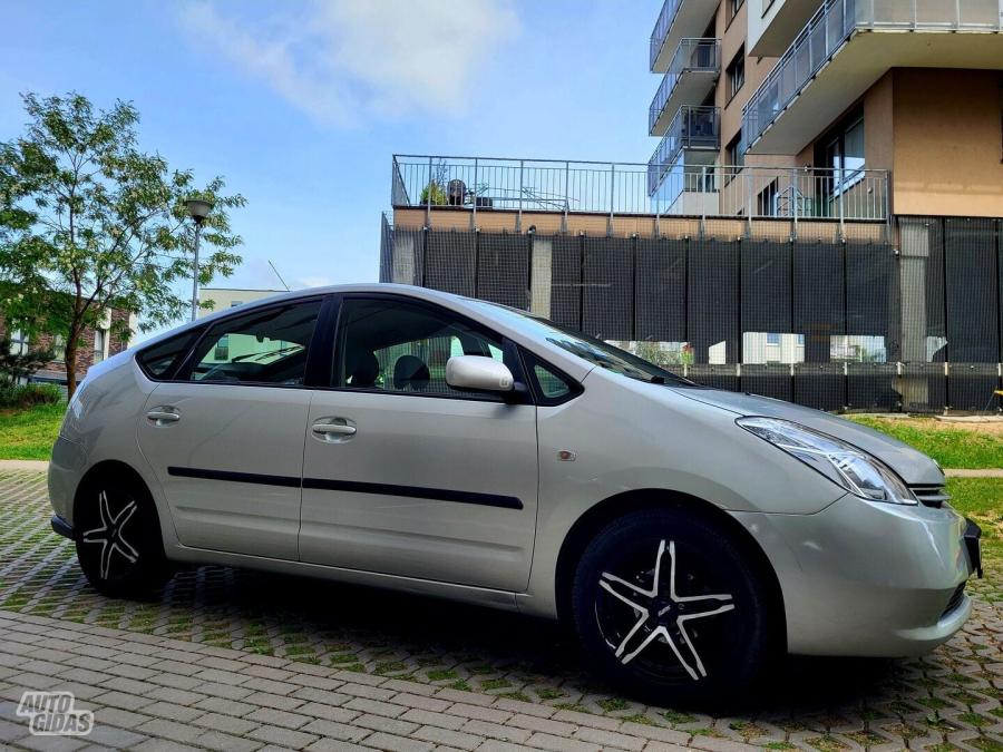Pelēks Toyota Prius 2004 Viļņa, ar dzinēja tilpumu 1.50 L un nobraukumu 261 tūkst. km par 3350 €, foto 8 vietnē AUTOMOTO.COM.LV