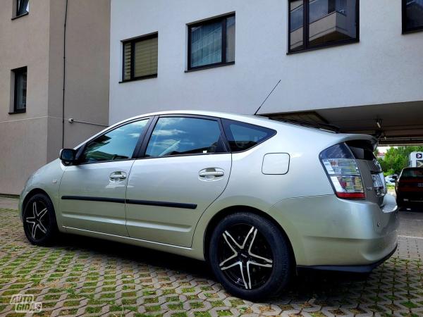 Grey Toyota Prius 2004 in Vilnius, with an engine capacity of 1.50 L and mileage of 261 thousand km for 3350 €, photo 8 on AUTOMOTO.COM.LV