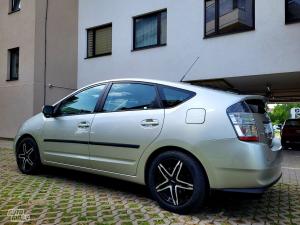 Pelēks Toyota Prius 2004 Viļņa, ar dzinēja tilpumu 1.50 L un nobraukumu 261 tūkst. km par 3350 €, foto 9 vietnē AUTOMOTO.COM.LV