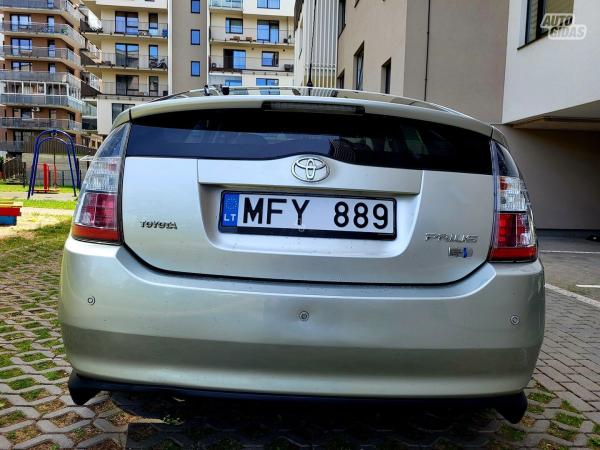Grey Toyota Prius 2004 in Vilnius, with an engine capacity of 1.50 L and mileage of 261 thousand km for 3350 €, photo 10 on AUTOMOTO.COM.LV