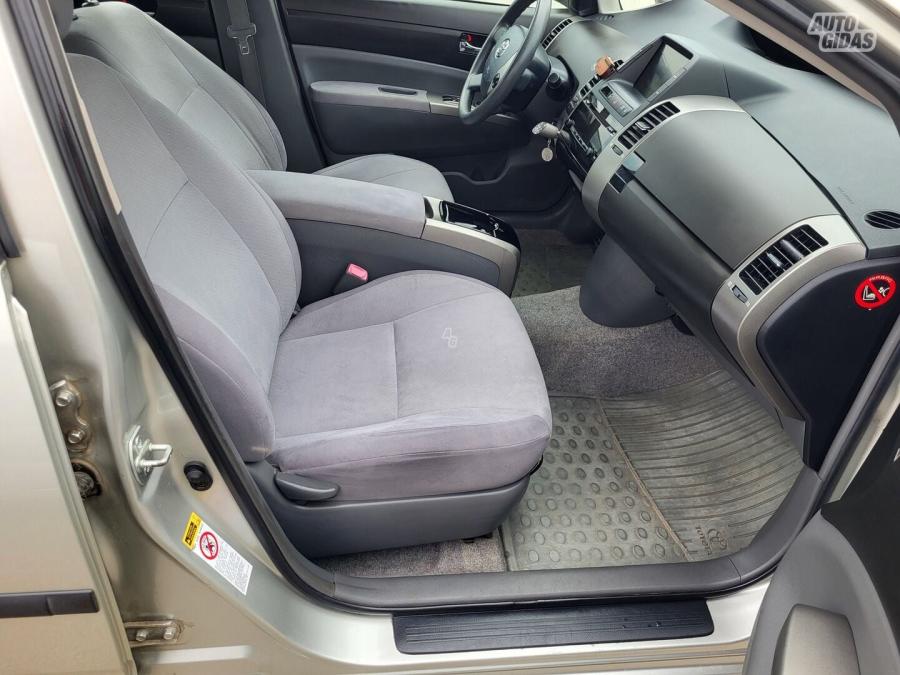 Pelēks Toyota Prius 2004 Viļņa, ar dzinēja tilpumu 1.50 L un nobraukumu 261 tūkst. km par 3350 €, foto 17 vietnē AUTOMOTO.COM.LV
