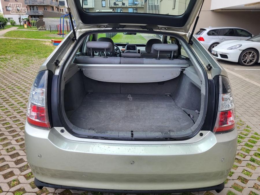 Pelēks Toyota Prius 2004 Viļņa, ar dzinēja tilpumu 1.50 L un nobraukumu 261 tūkst. km par 3350 €, foto 20 vietnē AUTOMOTO.COM.LV